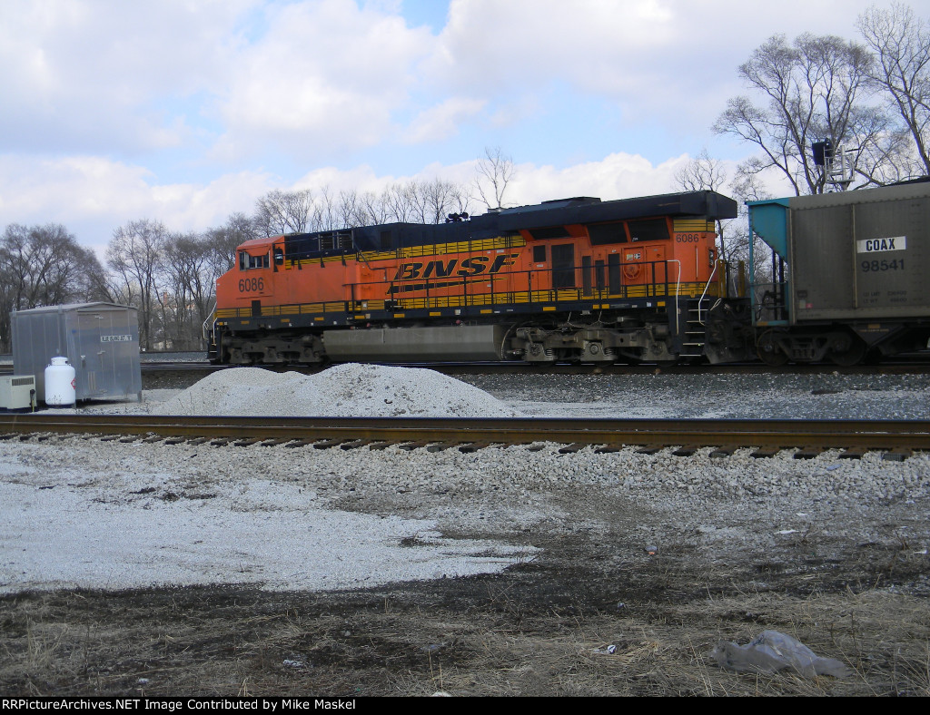 BNSF 6086